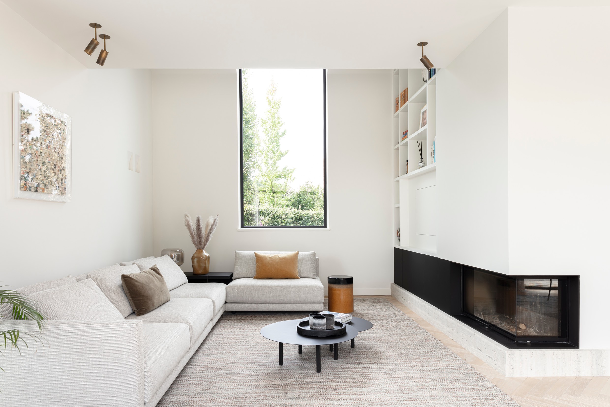 Blending rich materials and minimalist aesthetics | Imagicasa